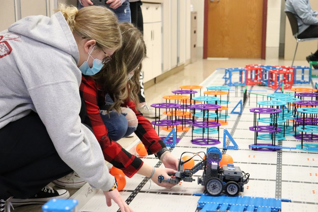8th Graders Tackle Robotics Obstacle Course – Venango Extra.com