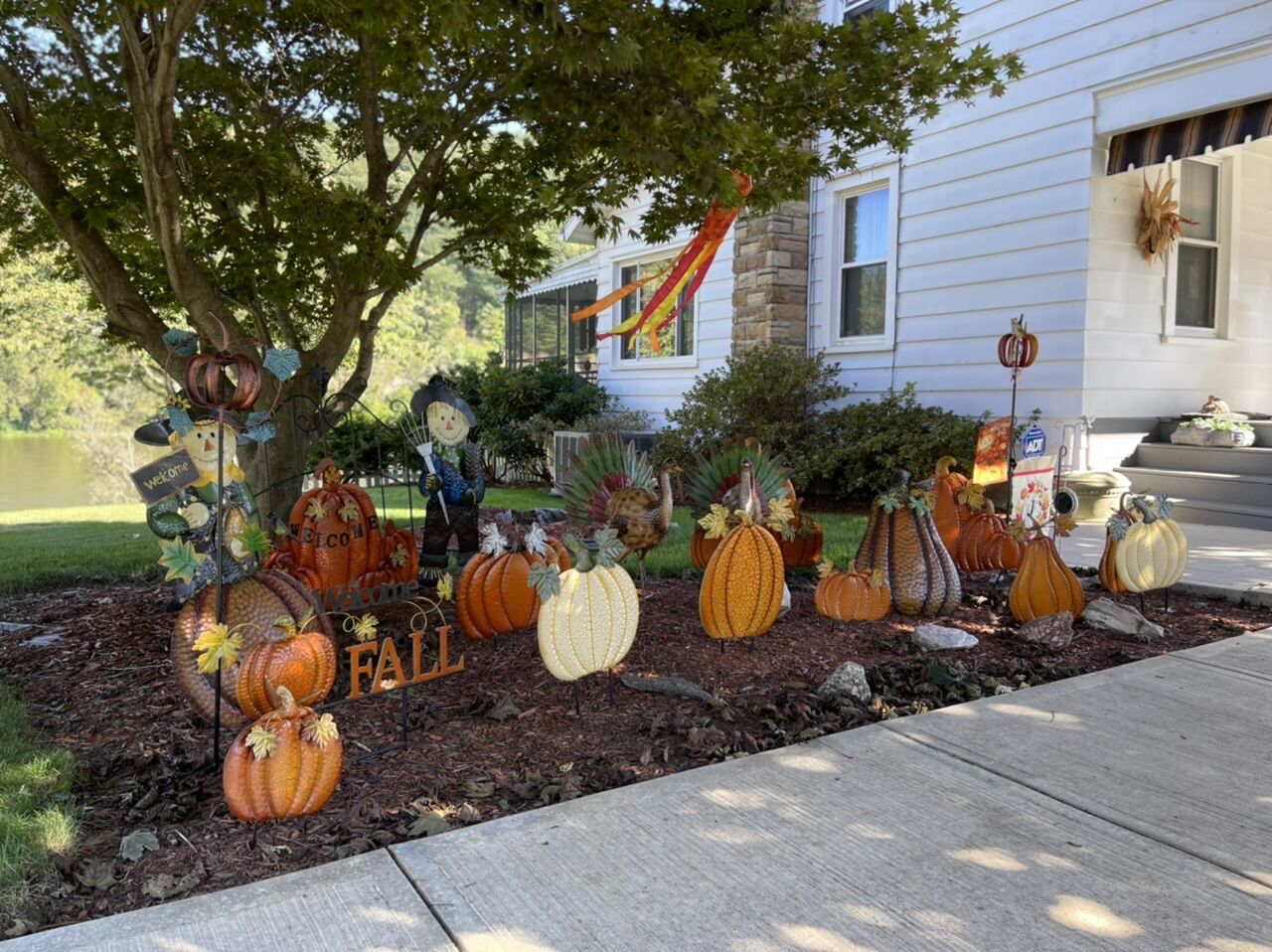 Applefest helps spur women to put out fall decorations – Venango Extra.com