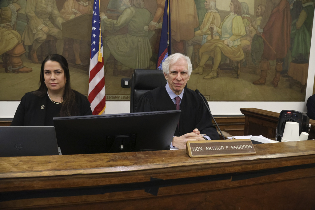 Appeals court reinstates gag order that barred Trump from maligning ...