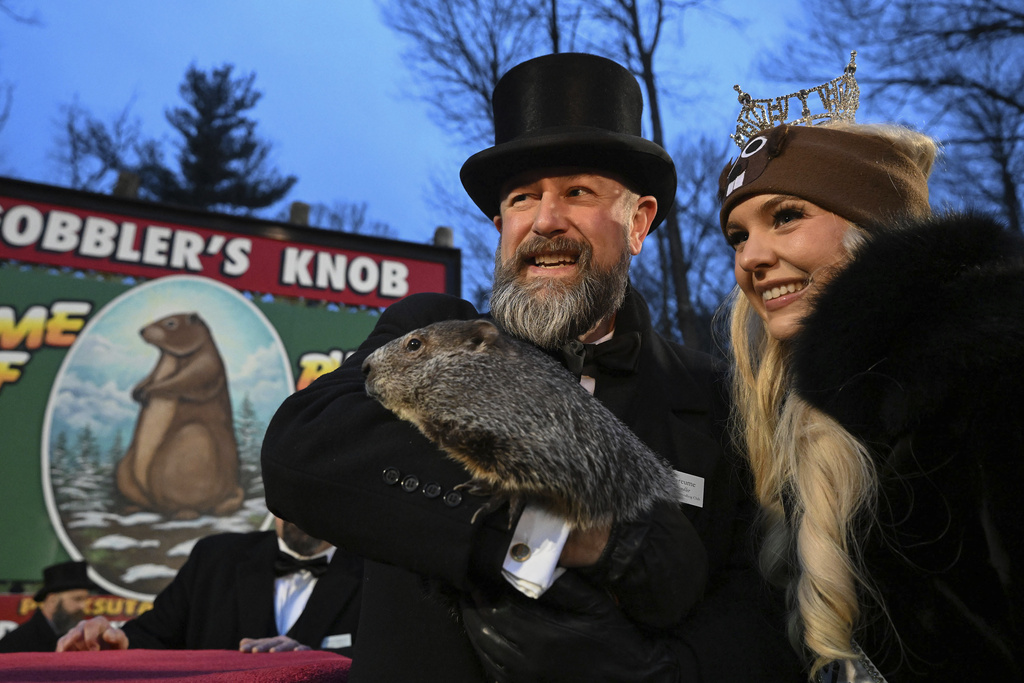 Punxsutawney Phil predicts an early spring at Groundhog Day festivities ...