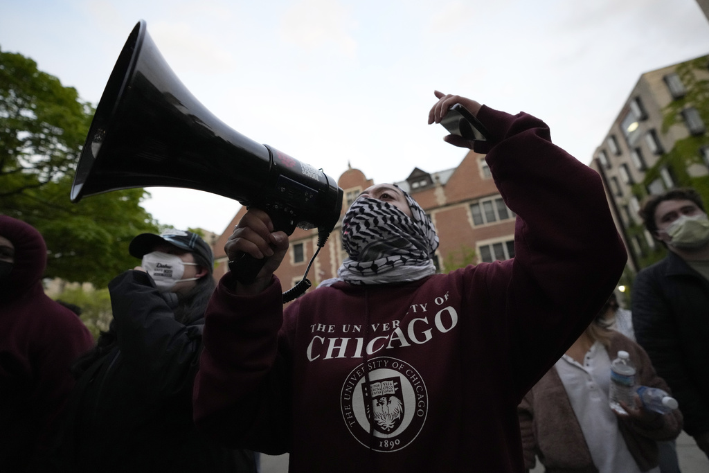 University of Chicago clears a pro-Palestinian demonstration as MIT ...