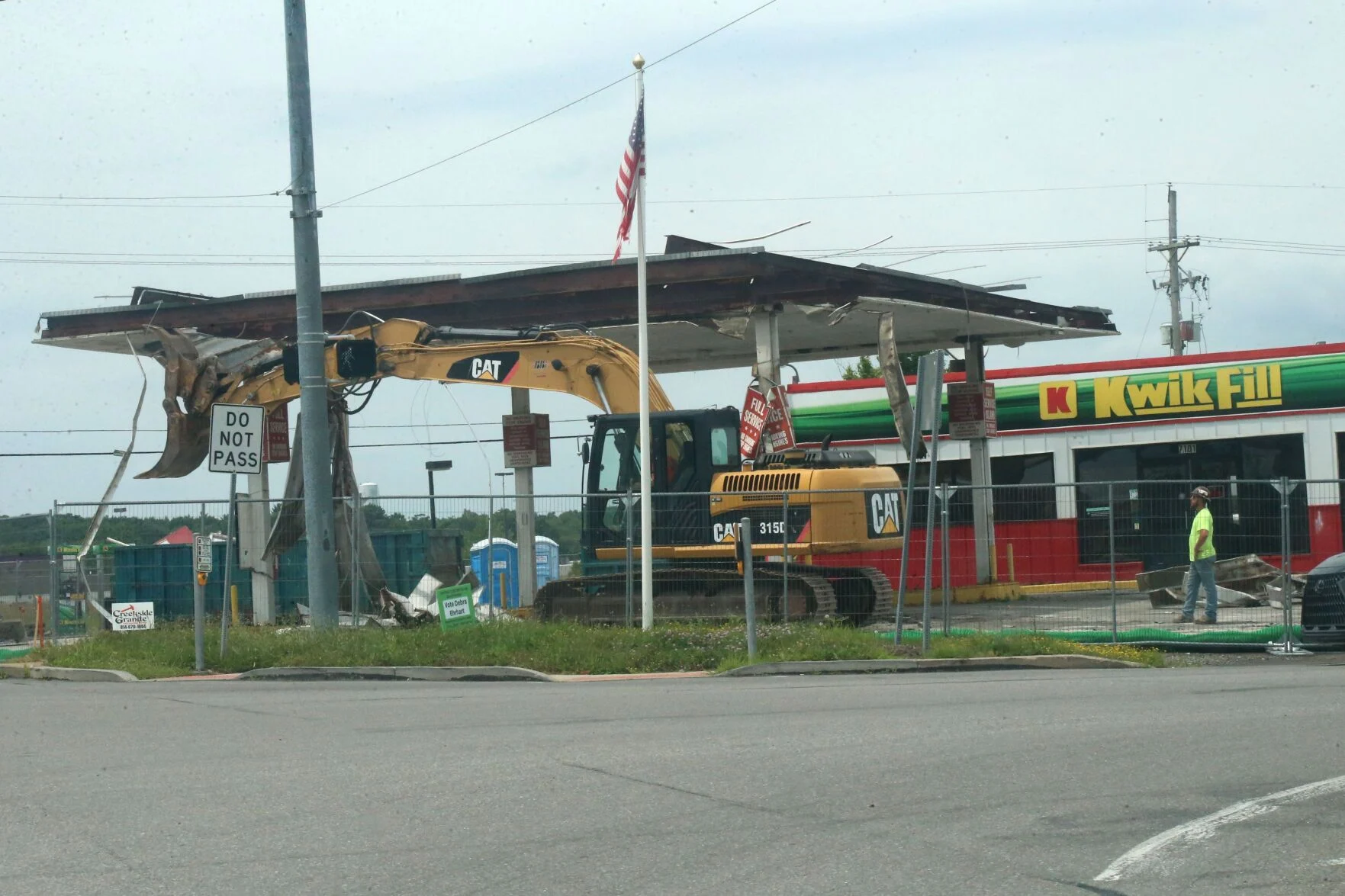 Kwik Fill demolition begins – Venango Extra.com